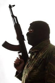 Résistant : personne appartenant à un mouvement de résistance.